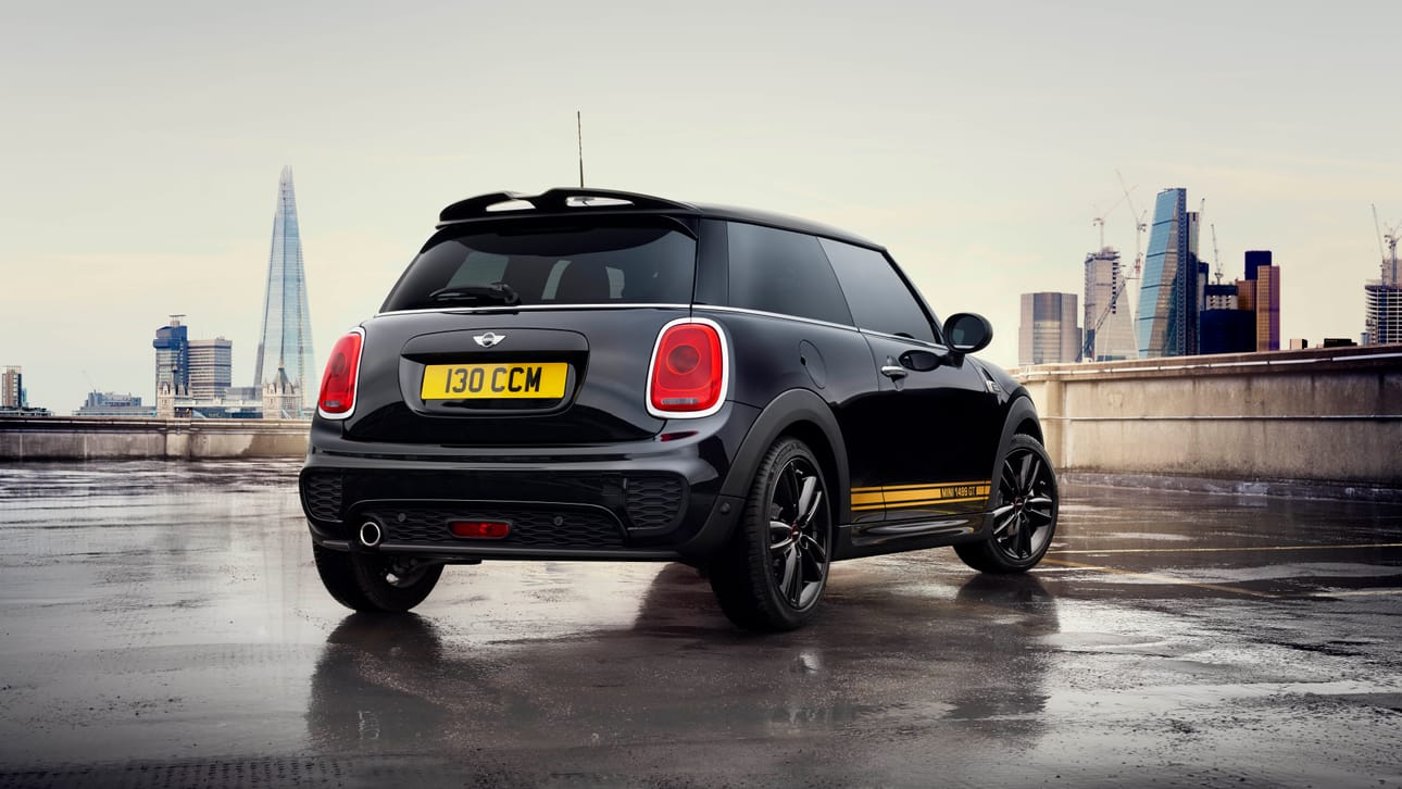 1499 minutes to test drive a MINI 1499. Who’s in? | Top Gear