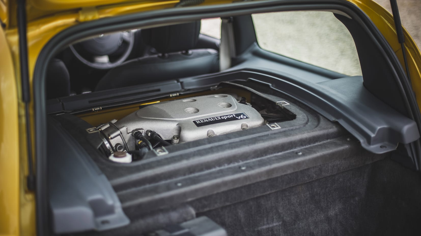 Seven reasons why you must buy this immaculate Clio V6 | Top Gear