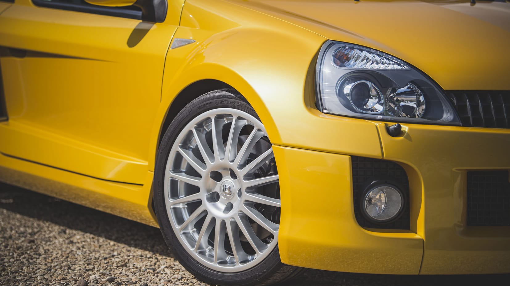 Seven reasons why you must buy this immaculate Clio V6 | Top Gear