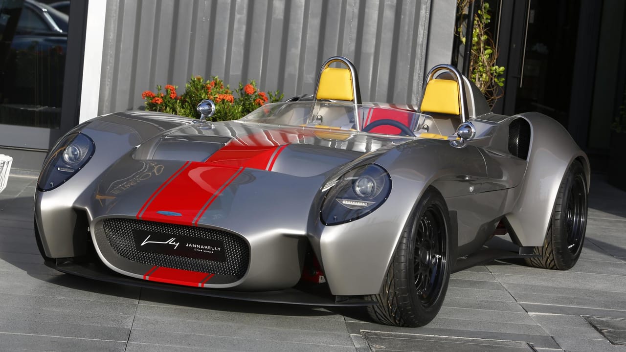 Meet Dubai’s answer to the 1957 Ferrari Testarossa | Top Gear