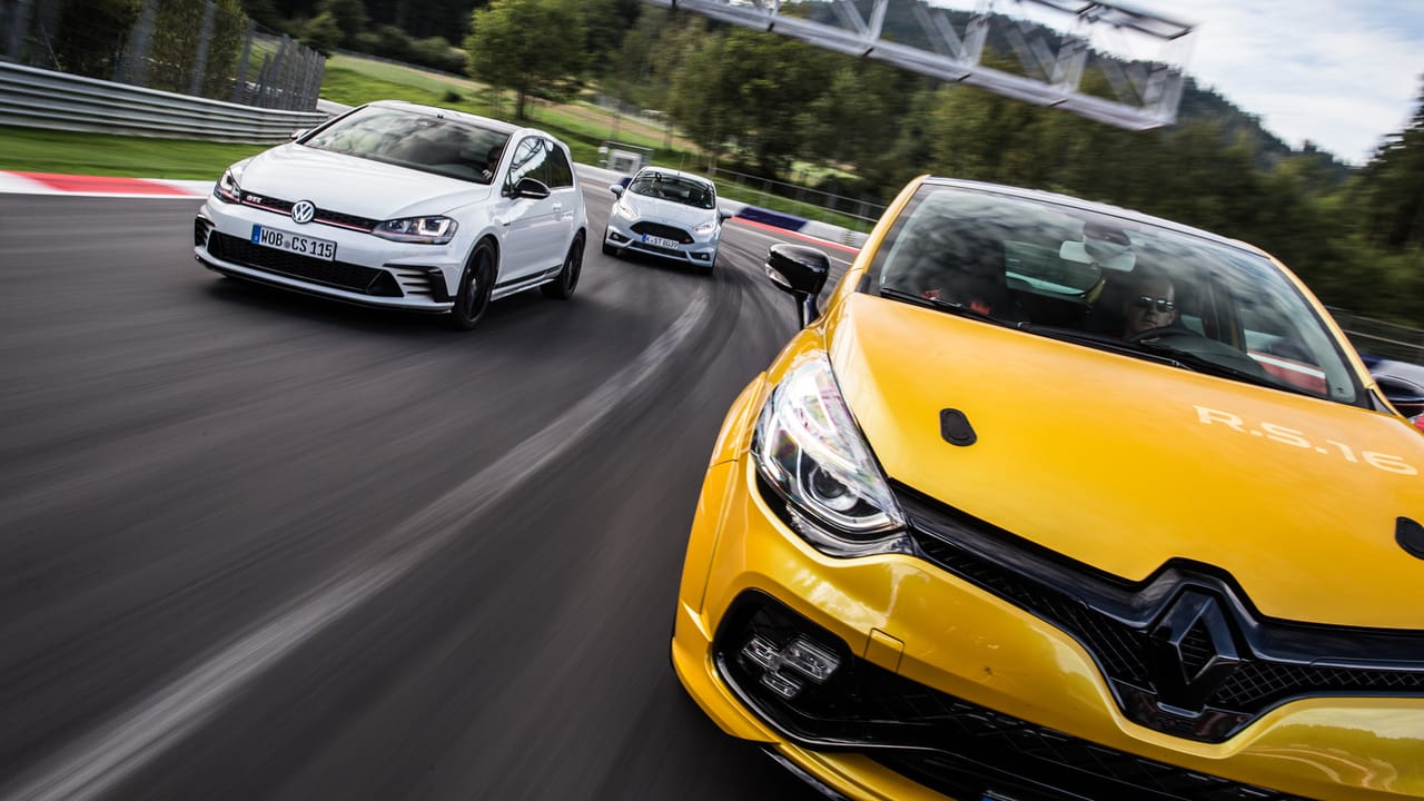 Renault Clio RS16 vs Ford Fiesta ST200 vs VW Golf GTI Clubsport S | Top ...