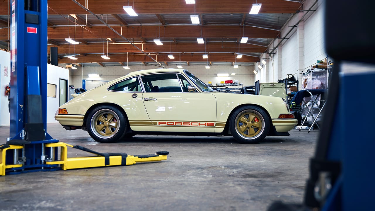 Here's how Singer restores and beautifies the Porsche 911 | Top Gear