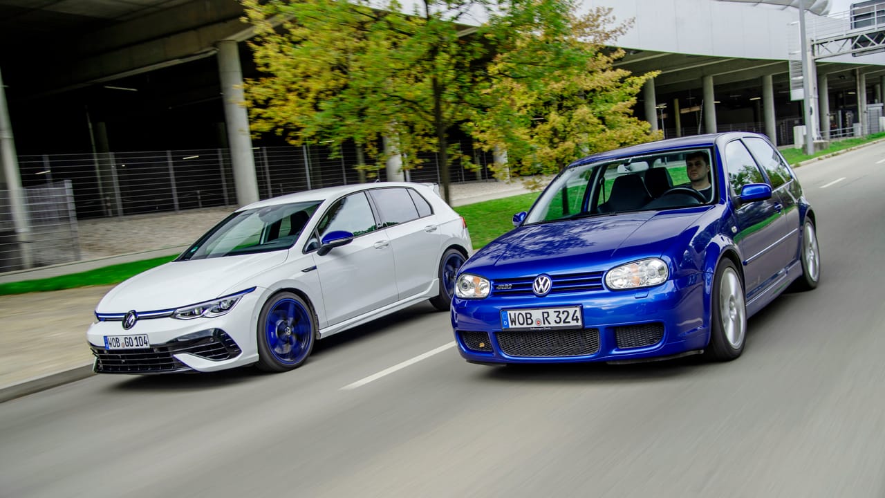 Volkswagen Golf R 20 Years (2022) vs Volkswagen Golf R32 (2002) | Top Gear