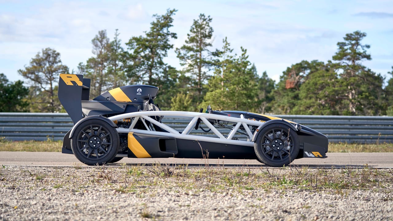 How to turn a standard Ariel Atom into a bewinged Atom 4R | Top Gear