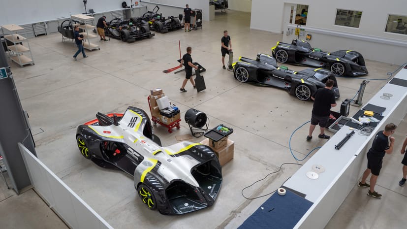 The secrets behind the self-driving Robocar | Top Gear