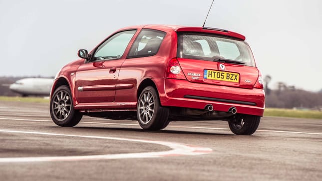 Renault Clio RS 182 Trophy vs Clio RS 220 | Top Gear