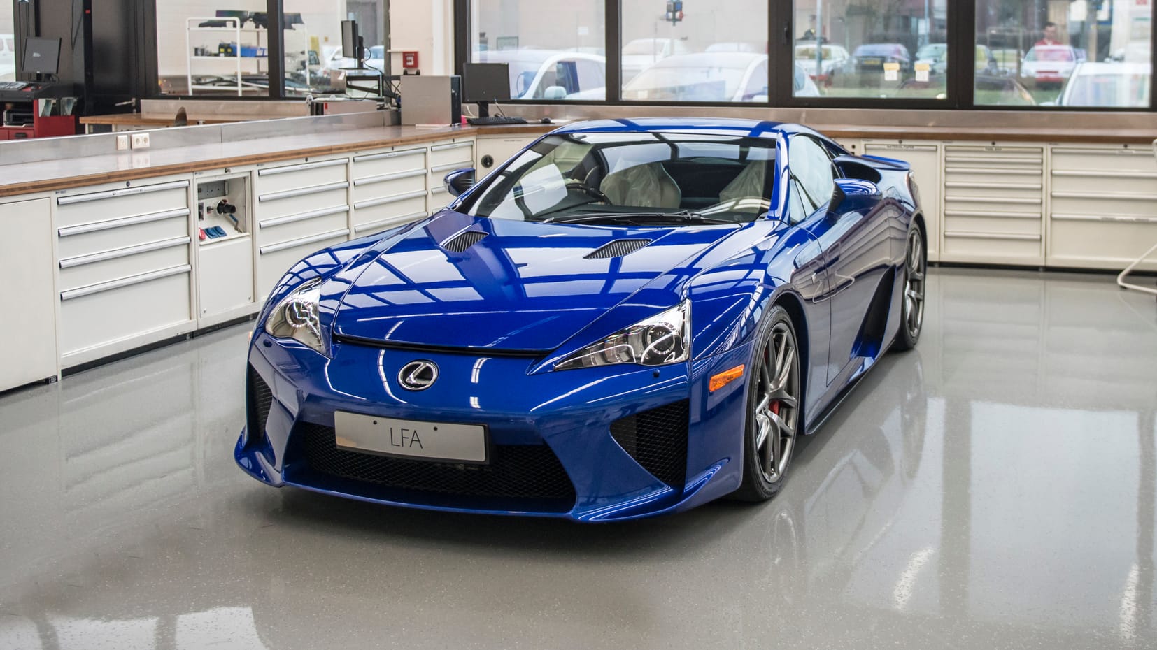 Here’s how you service a Lexus LFA supercar | Top Gear