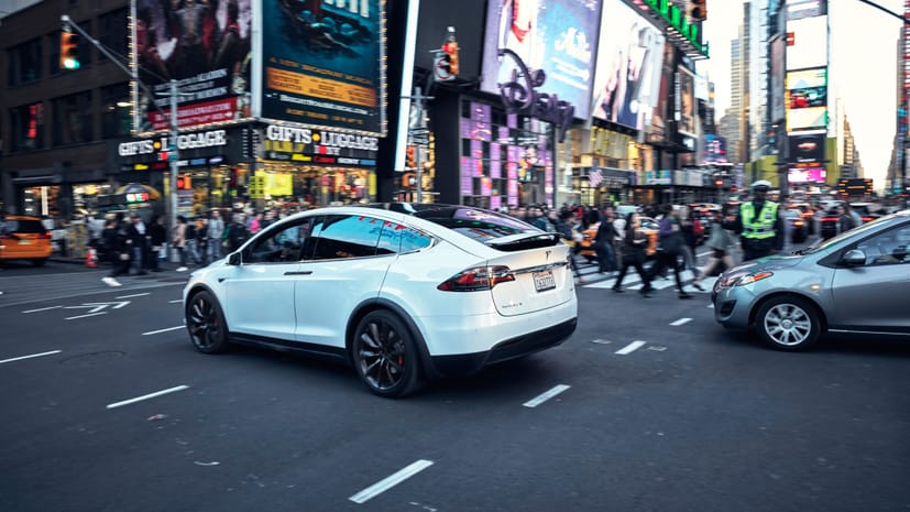 Rory Reid drives the Tesla Model X in New York | Top Gear