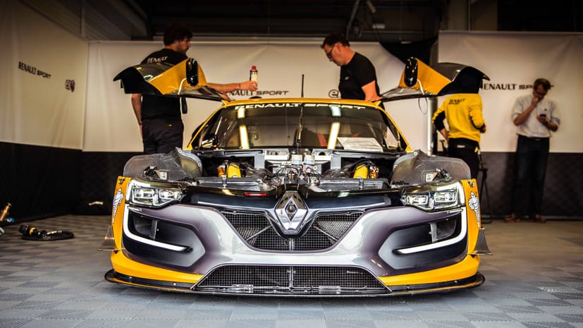 Flat out in Renault's RS 01 racer | Top Gear