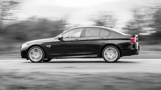 Showdown: Jaguar XF vs BMW 5-Series | Top Gear