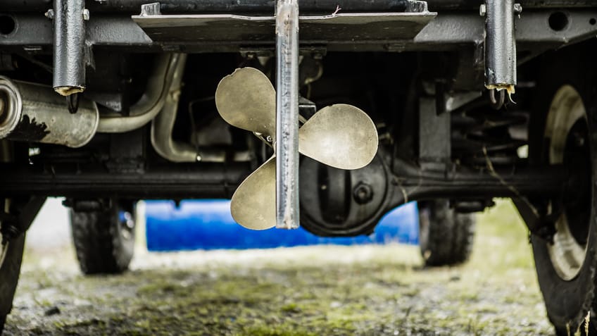 Driving Land Rover's 'Floating Ninety' Defender... on a Scottish loch ...