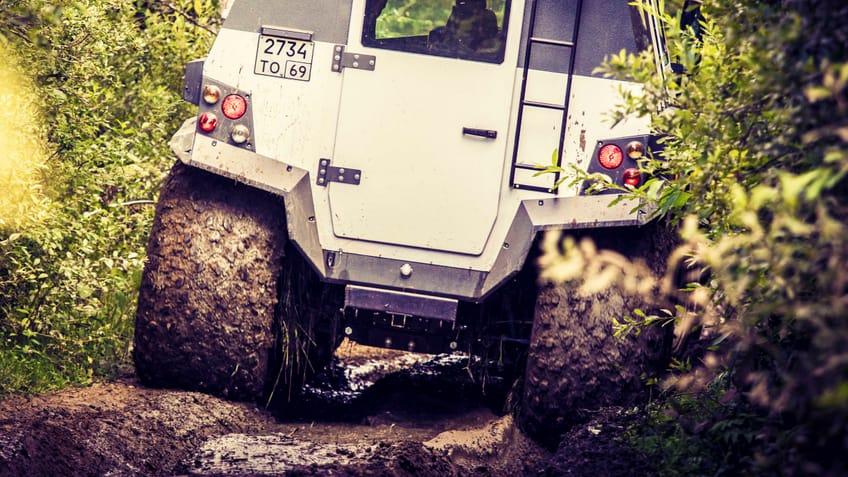 Off-road in Russia's 8WD Avtoros Shaman | Top Gear