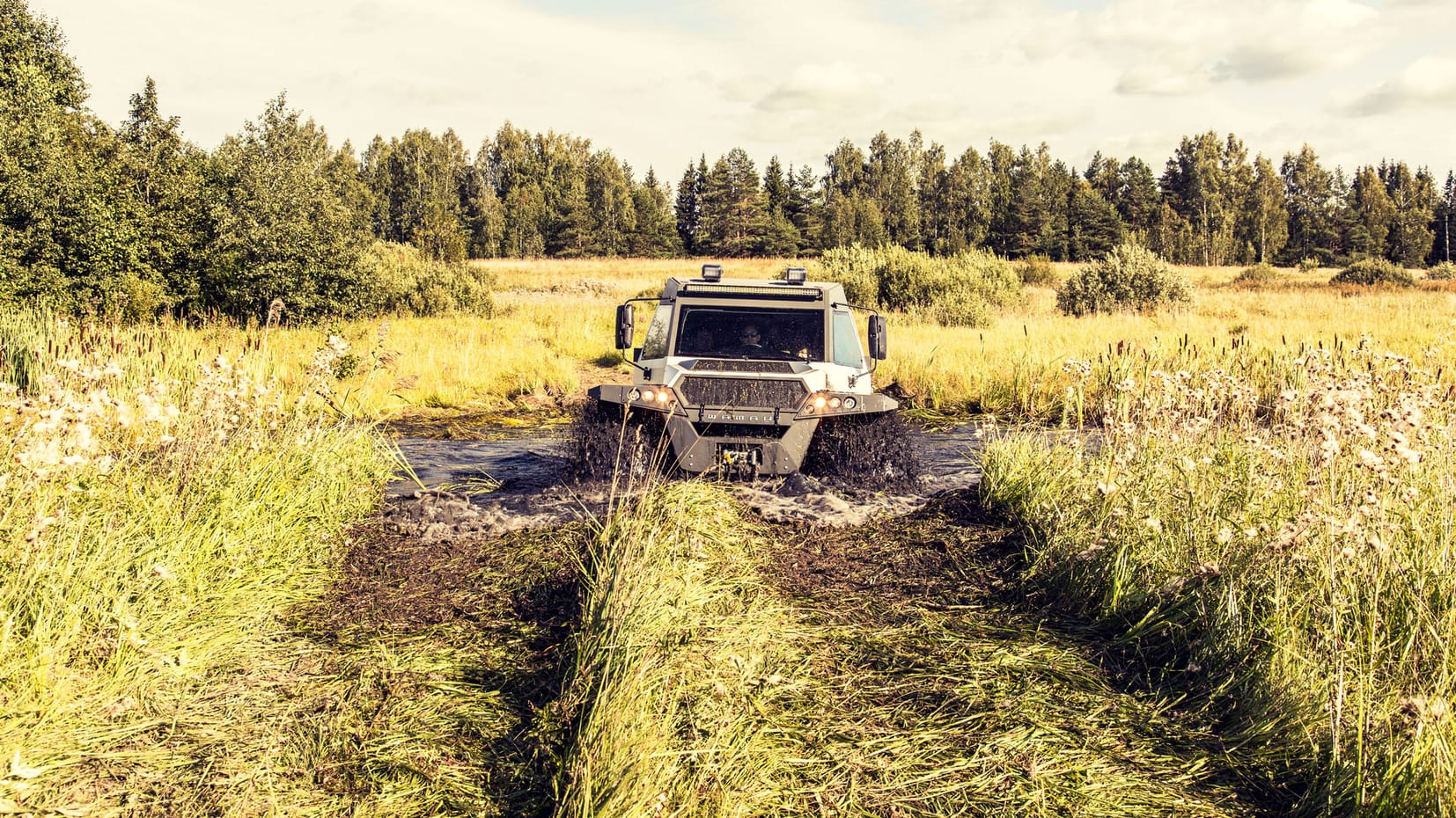 Off-road in Russia's 8WD Avtoros Shaman | Top Gear