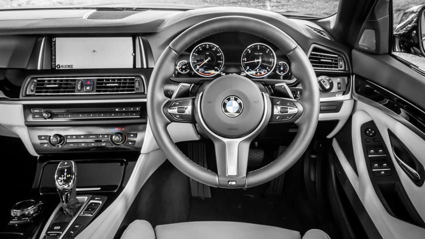 Showdown: Jaguar XF vs BMW 5-Series | Top Gear