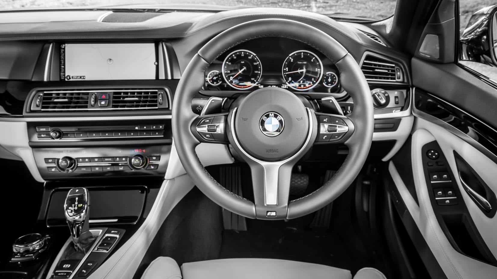 Showdown: Jaguar XF vs BMW 5-Series | Top Gear