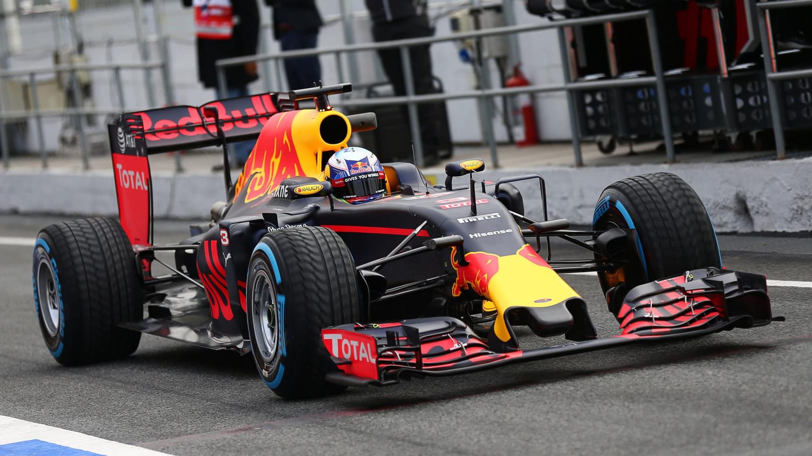 Eddie Jordan previews the 2016 F1 season | Top Gear