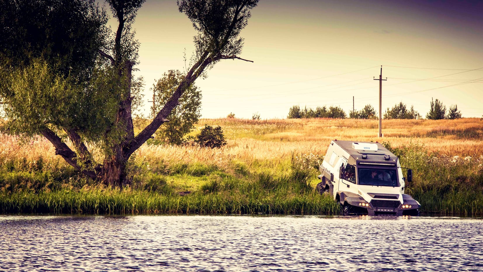 Off-road in Russia's 8WD Avtoros Shaman | Top Gear