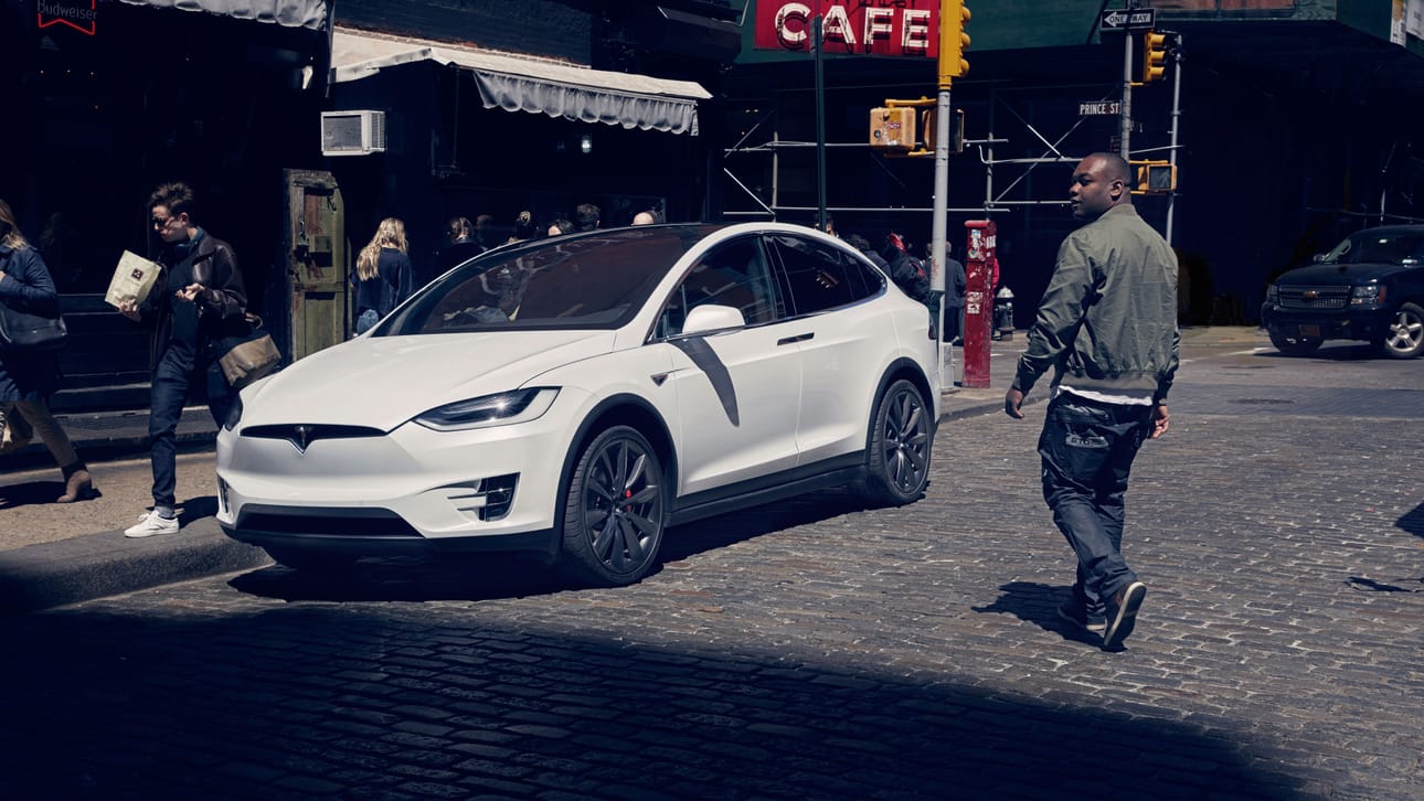 Rory Reid drives the Tesla Model X in New York | Top Gear