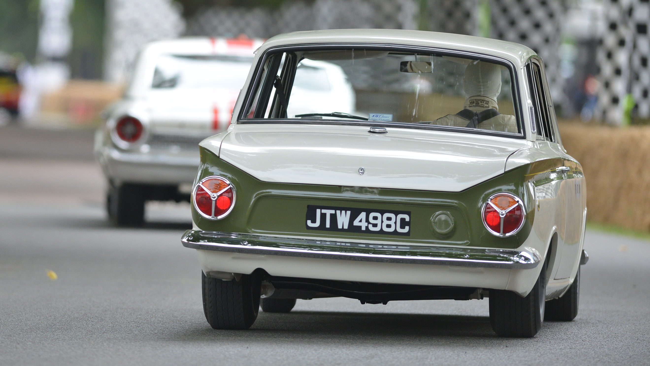 Supercars and Sportscars that used the same headlights and rear lights ...