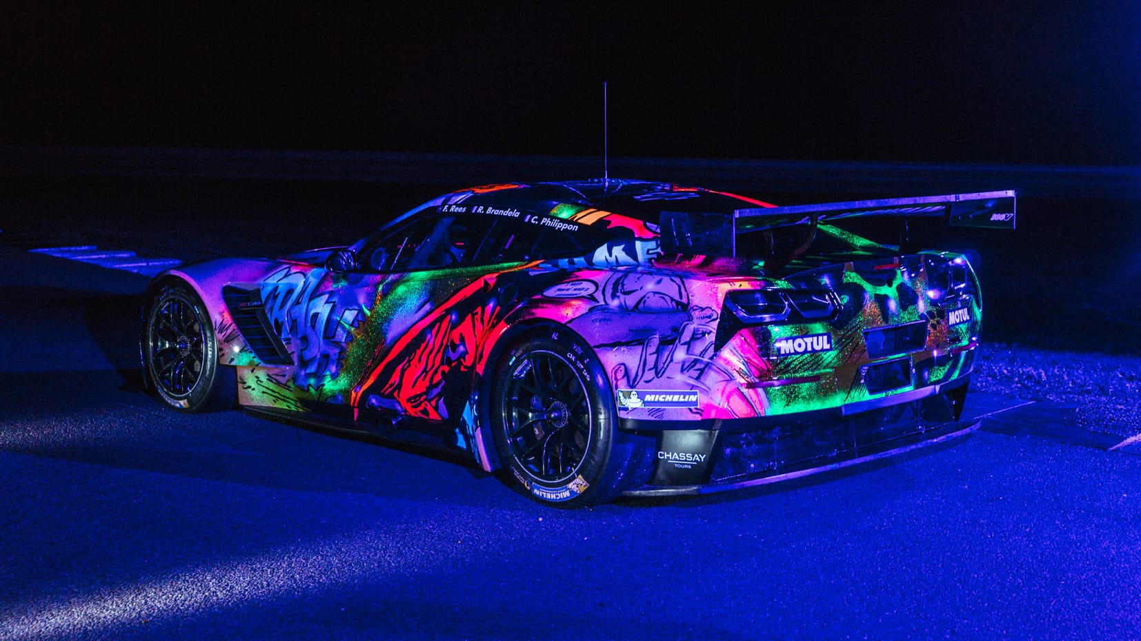 It's a glow in the dark Chevrolet Corvette C7.R racer | Top Gear