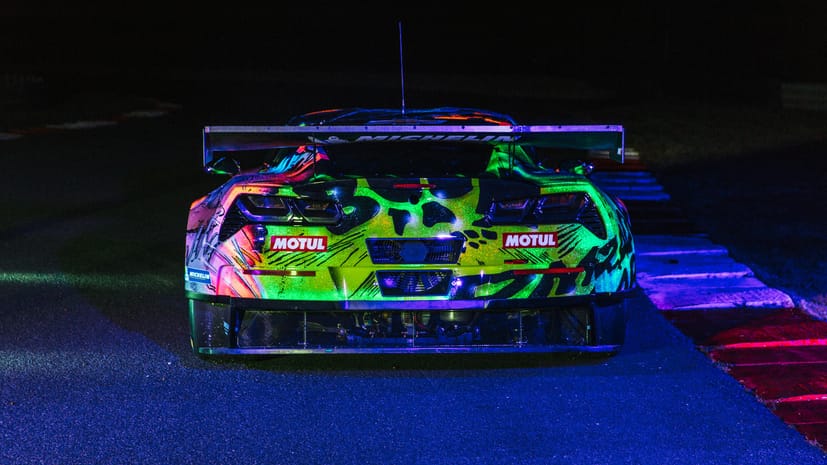 It's a glow in the dark Chevrolet Corvette C7.R racer | Top Gear