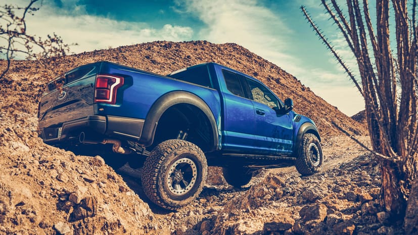 Flat-out across the desert in the new Ford Raptor | Top Gear