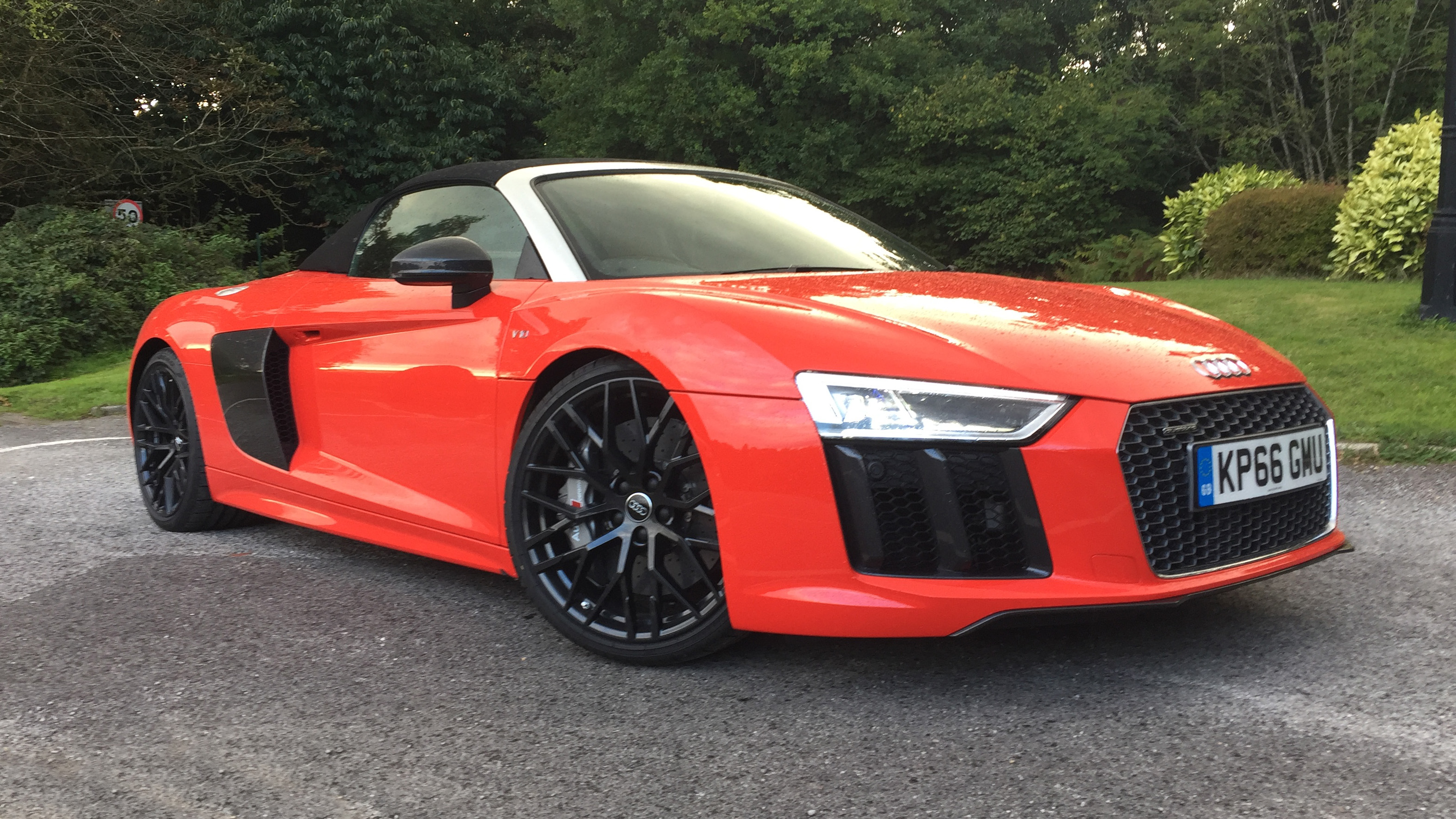 Audi R8 Spyder Red