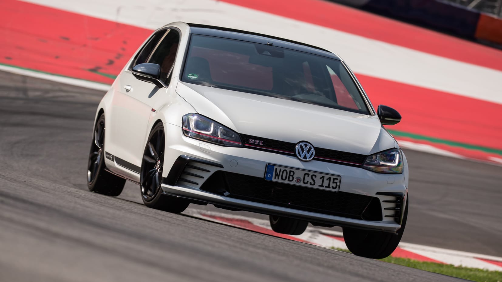Renault Clio RS16 vs Ford Fiesta ST200 vs VW Golf GTI Clubsport S | Top ...