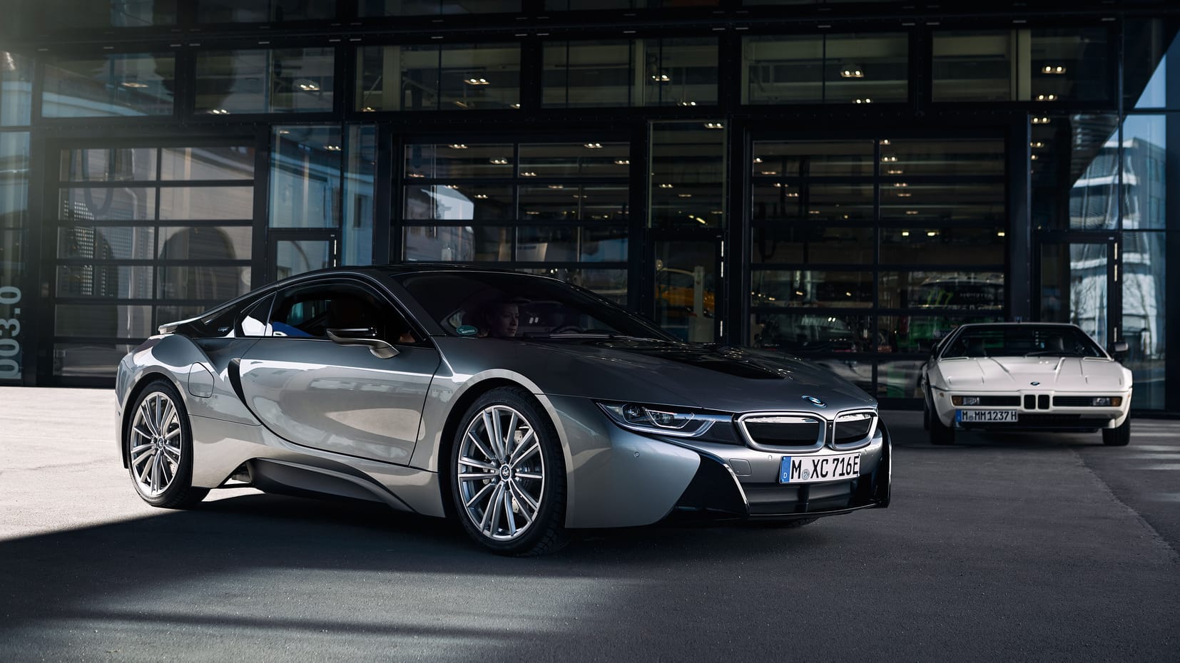 The BMW i8 meets some of the best-looking BMWs | Top Gear