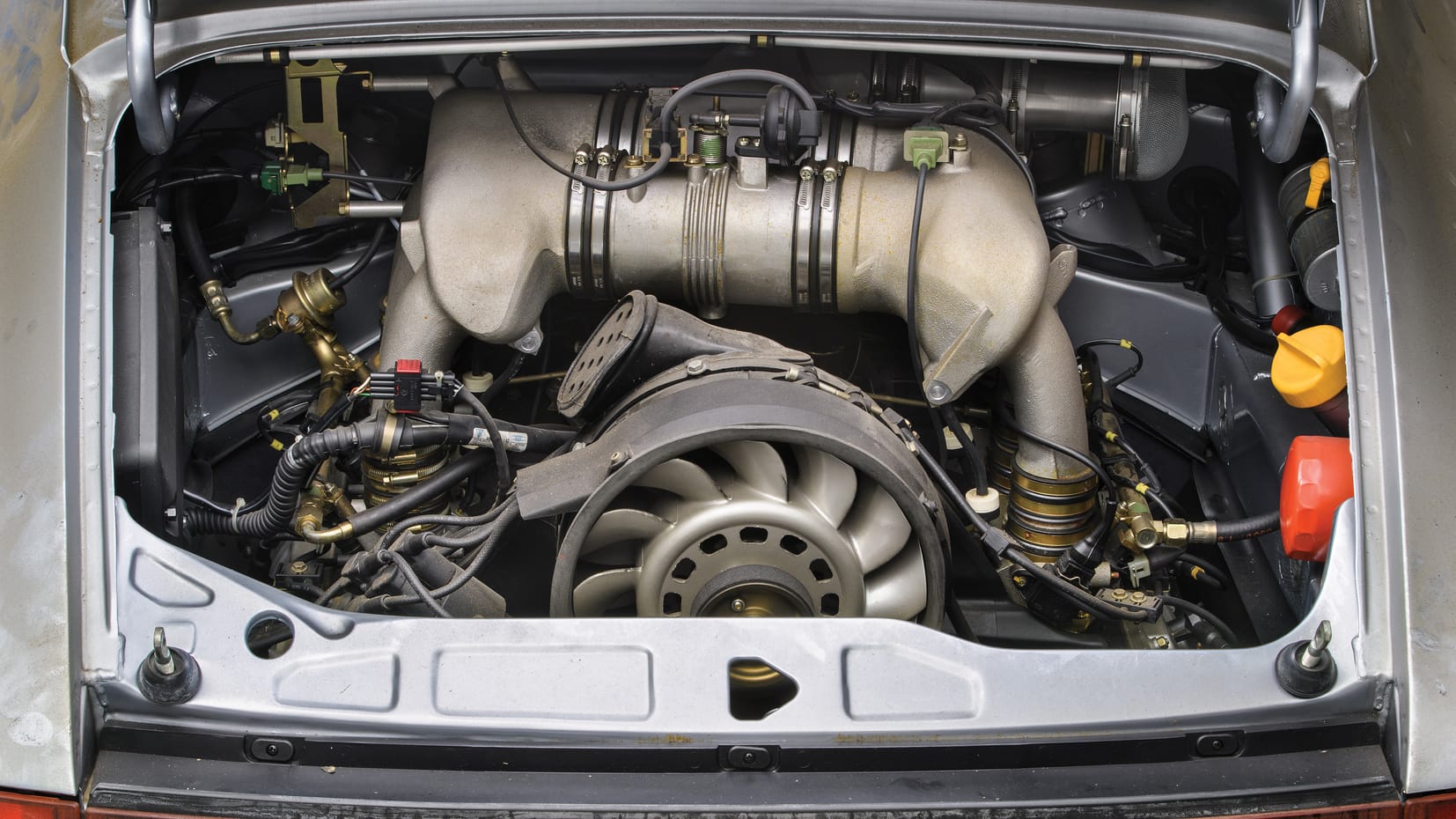 Marvel at this brand new ratty old Porsche 911 RSR | Top Gear