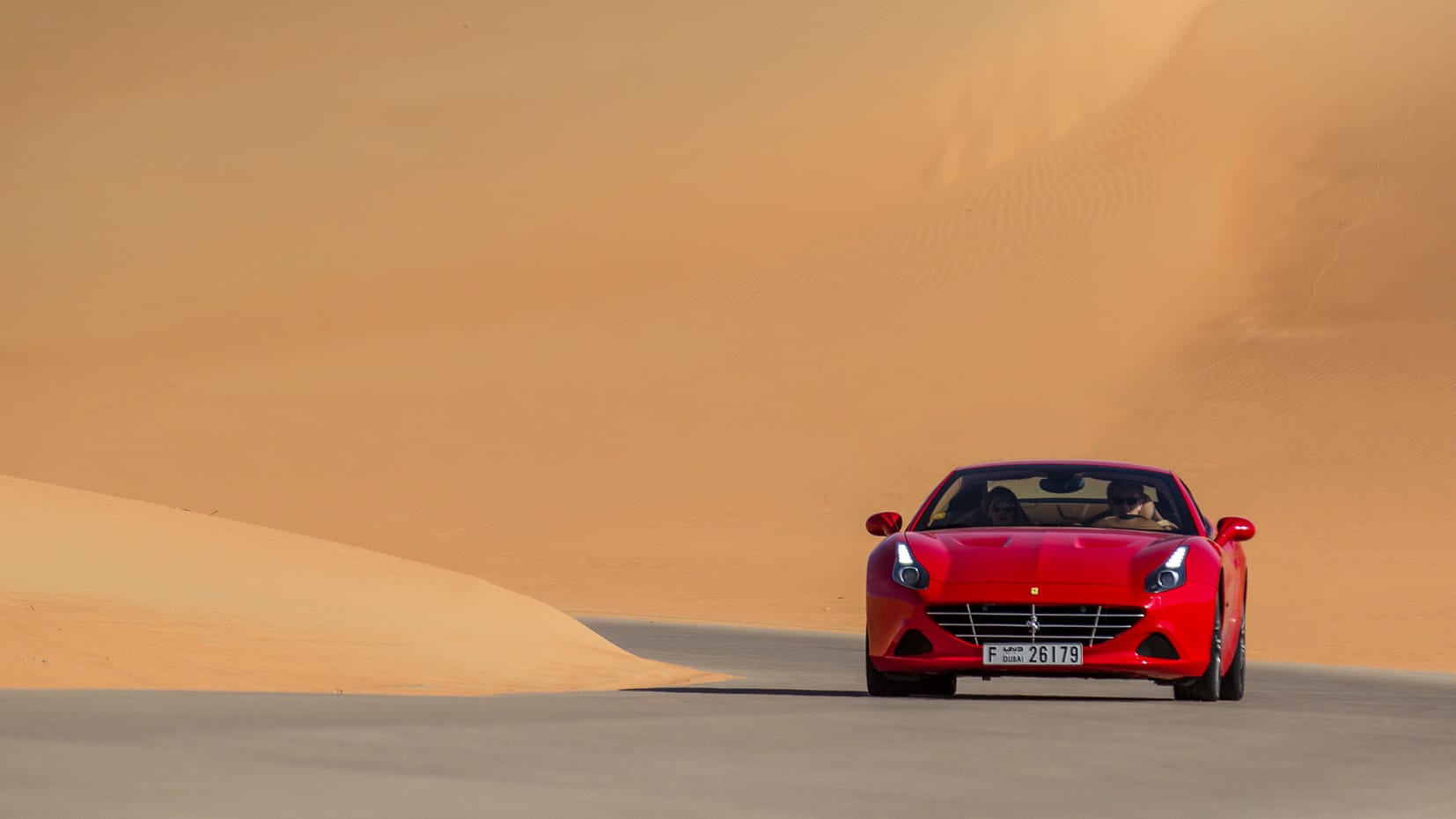 Gallery: many Ferrari Californias gather in the desert | Top Gear