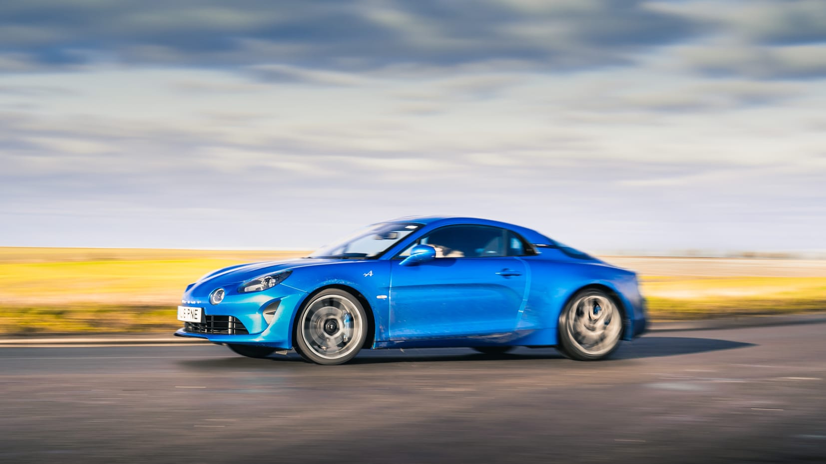 Alpine A110 vs Alpine A110S: which one's better? | Top Gear