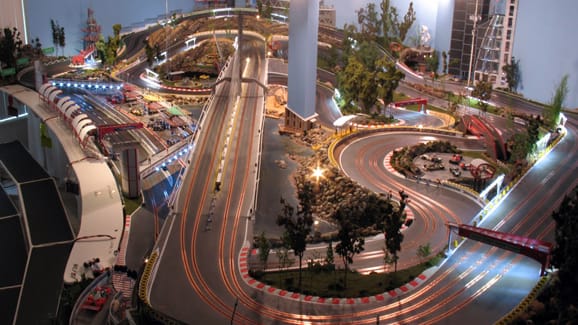 Scalextric news - Man builds 145ft Scalextric track - 2010 | Top Gear