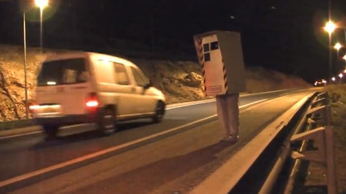 Frenchman pretends to be a speed camera | Top Gear